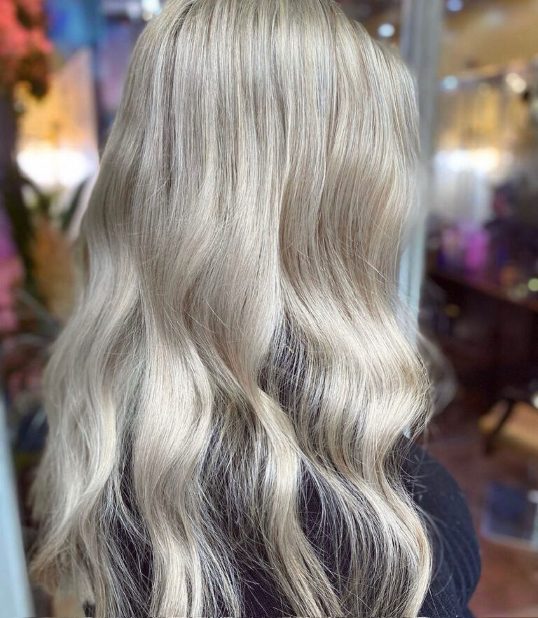 Your Guide to Transitioning to Grey Hair with Highlights - Gusto Hair